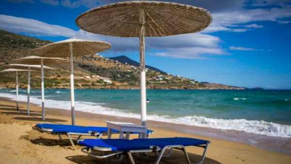 Κατάσχεση σε ομπρέλες και ξαπλώστρες με παρέμβαση εισαγγελέα σε ...